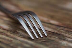 La fourchette : simple ustensile ou clé de la gastronomie